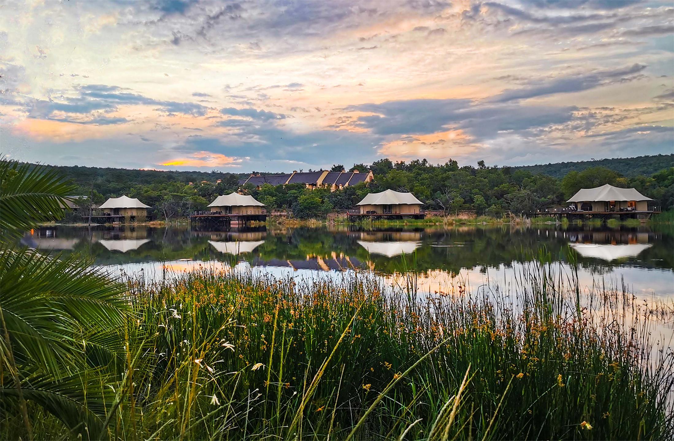 Hippo Lakes Luxury Lodge - Africa Safari Trips